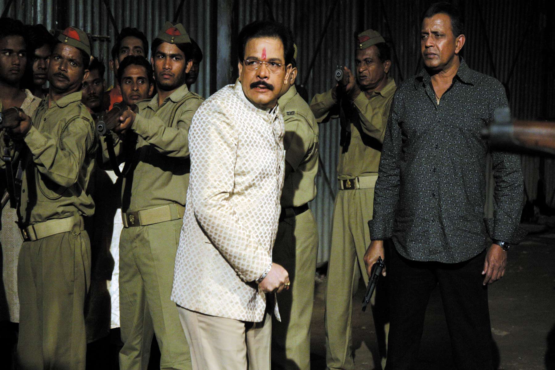 govind namdev and mithun charkrobarty in the still from movie Baabarr / Baabarr - Bollywood Photos